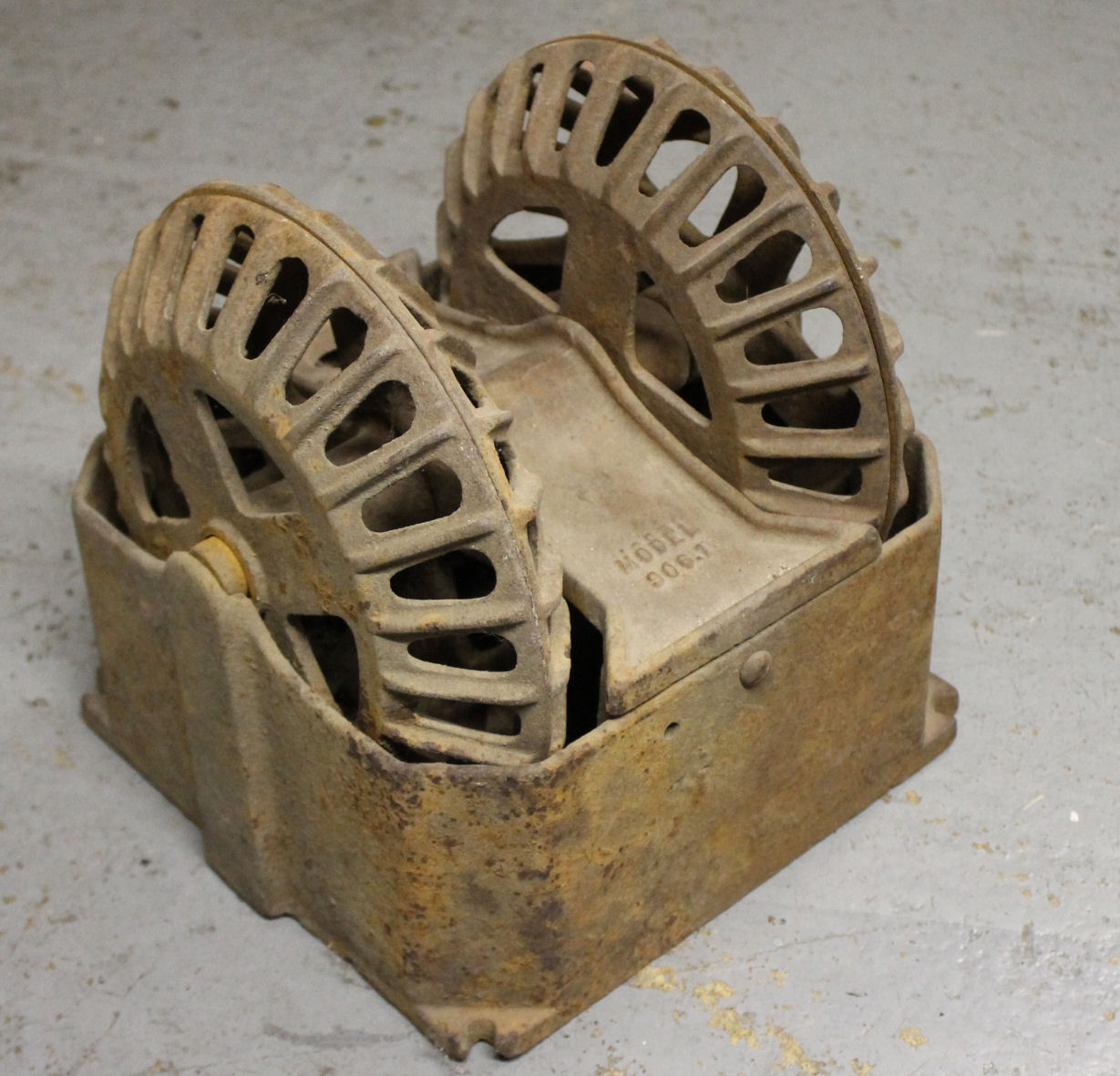 Bargain John's Antiques | Antique Cast Iron Revolving Wheel Hog Oiler ...