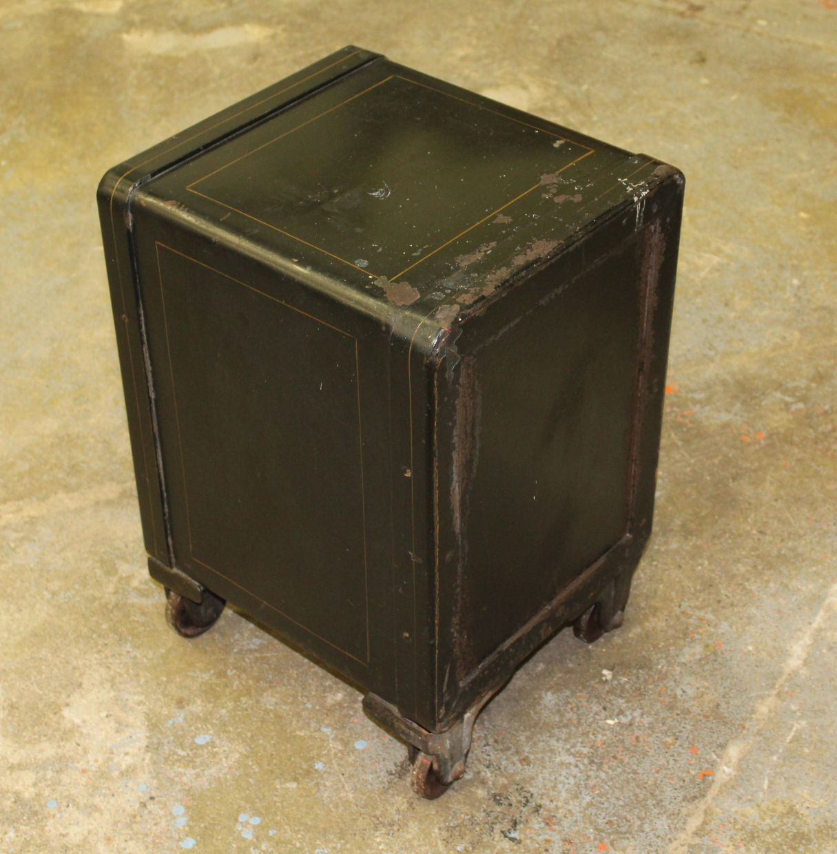 Bargain John's Antiques | Antique Victor Iron Safe - The Victor Safe ...