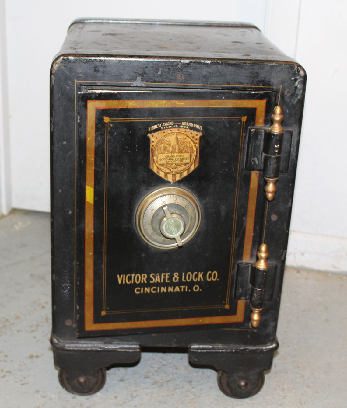 Bargain John's Antiques | Antique Iron Safe -Victor - 1904 - Bargain ...