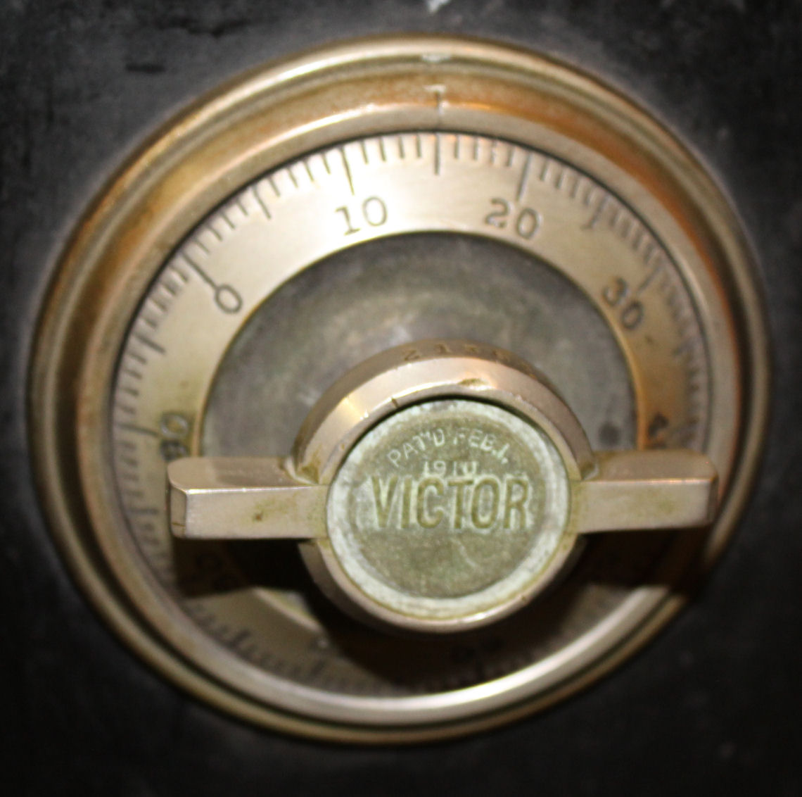 Bargain John's Antiques | Antique Iron Safe -Victor - 1904 - Bargain ...