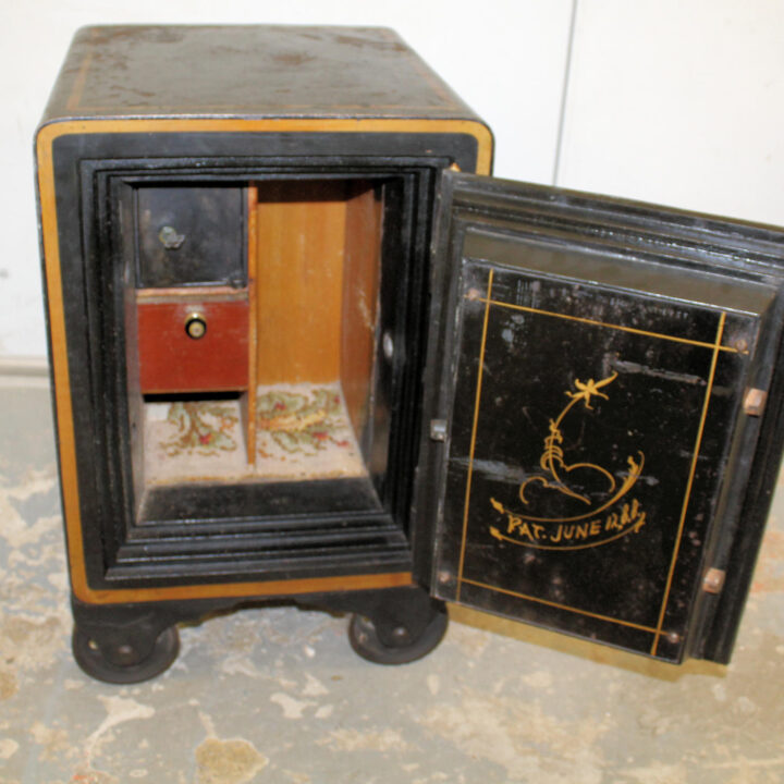 Bargain John's Antiques | Antique Iron Safe with Working Combination ...