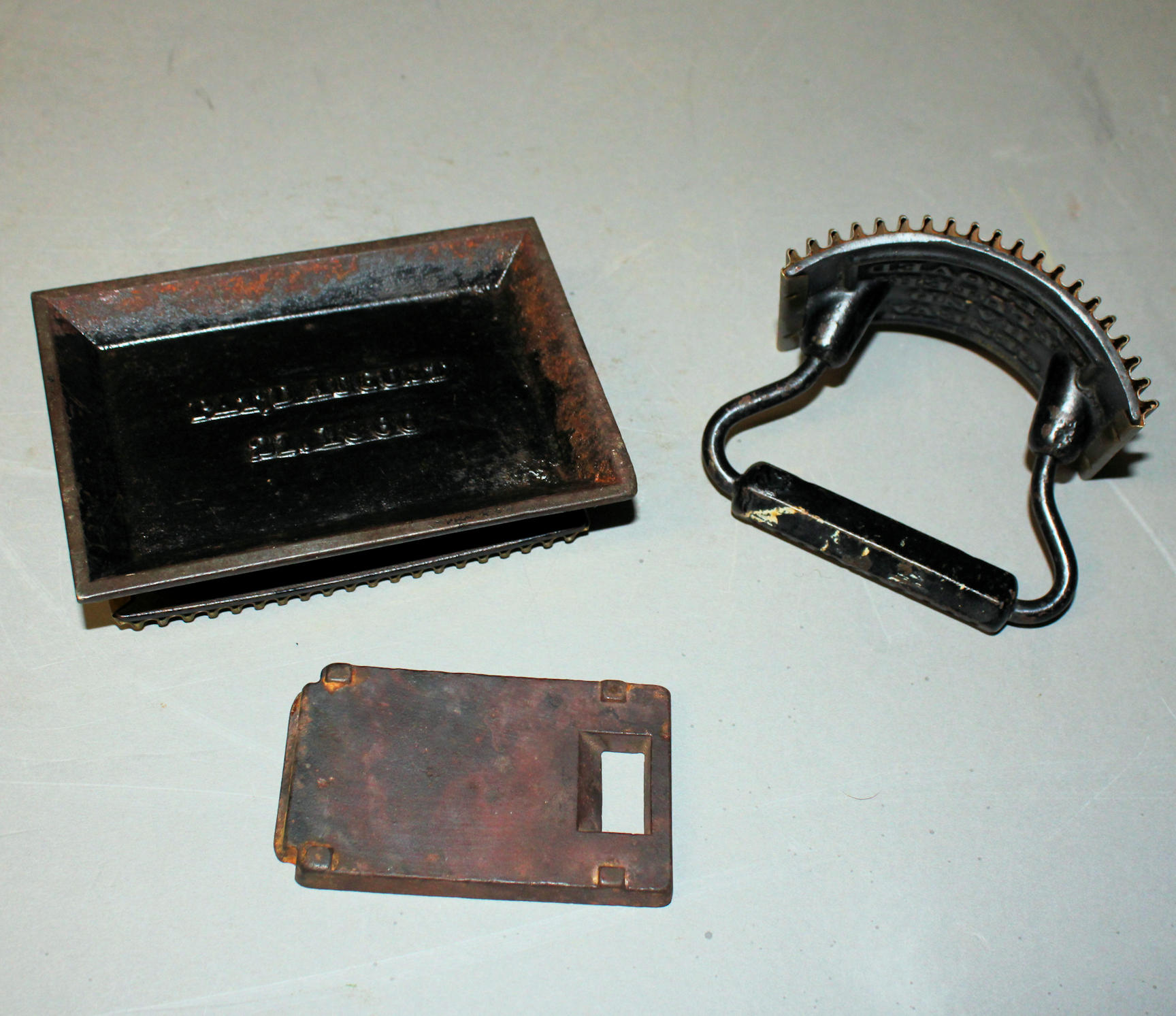 Bargain John's Antiques | Antique Cast Iron 2 piece Fluting Fluter Iron ...
