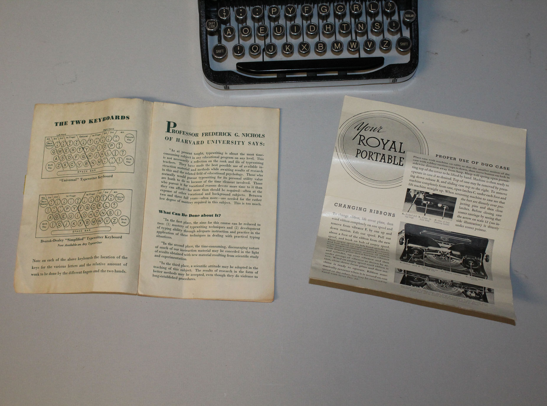 Bargain John's Antiques | Royal Deluxe Portable Typewriter - 1937 ...